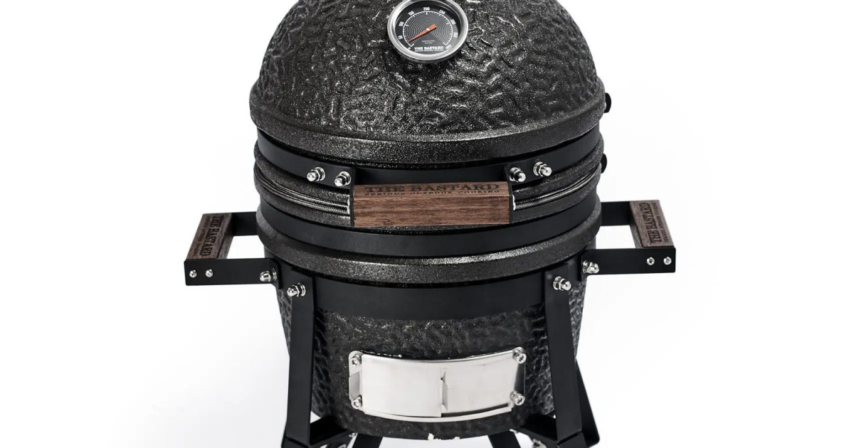 The Bastard Urban Small kamado BBQ | Lunenburg